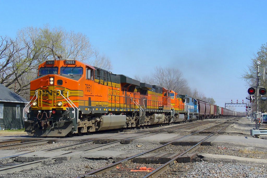 BNSF 7651 westbound